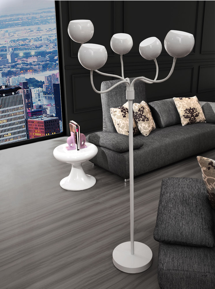 Blanco Floor Lamp